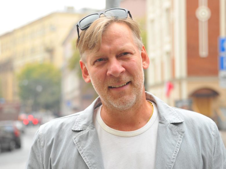 Роман с Еленой Яковлевой, две жены и трое детей: как живет актер Виктор ...